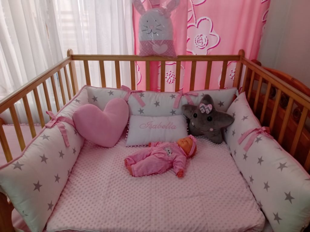 Rosa, gris y blanco para una decoración femenina y moderna | ANDRITH BEBÉS